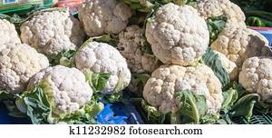 Cauliflower display at farmer's market Stock Photograph | u18890816 ...
